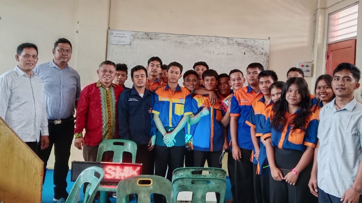 Dosen ISTP Gelar Pelatihan Perakitan Running Teks di SMKS Santo Paulus ...